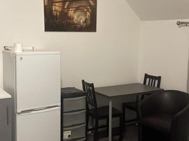 Room at Lyppiatt Road, Bristol