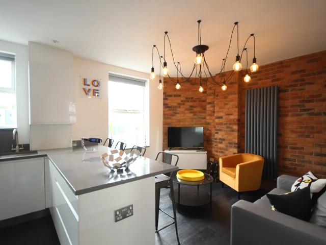 Room at Lytton Road, Greater London