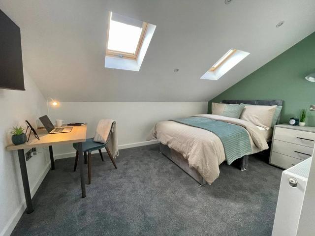 Room at Laburnum Grove, Portsmouth