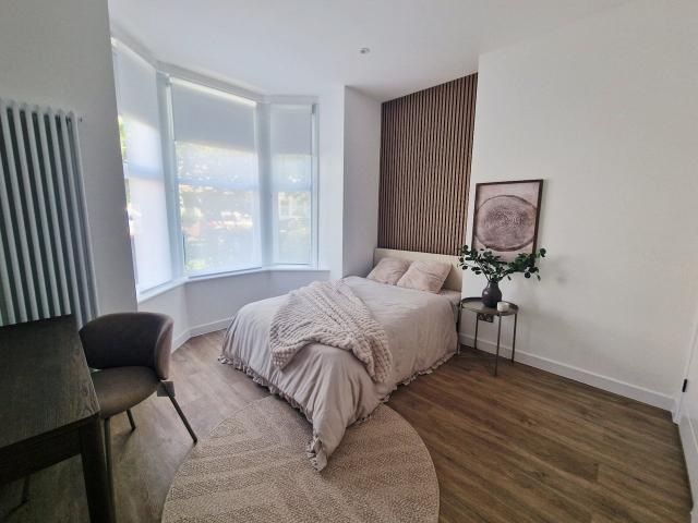 Room at Laburnum Grove, Portsmouth