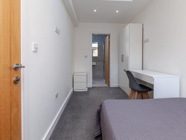 Room at Laburnum Road, Vale of White Horse