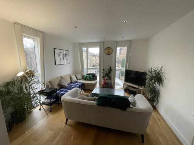 Room at Laburnum Street, Greater London