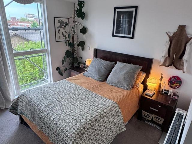 Room at Laburnum Street, Greater London