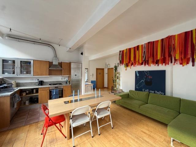 Room at Laburnum Street, Greater London