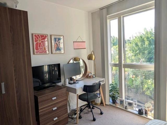 Room at Laburnum Street, Greater London