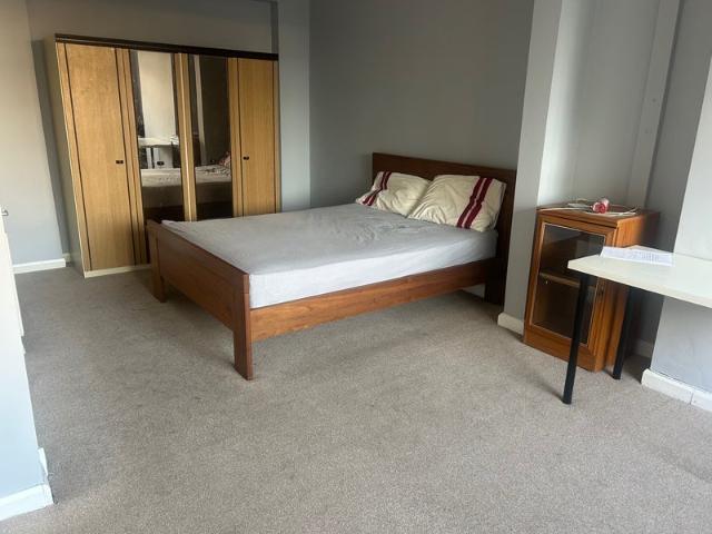 Room at Laggan Road, Maidenhead