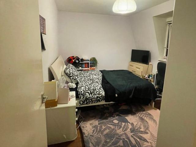 Room at Ladbroke Grove, Greater London