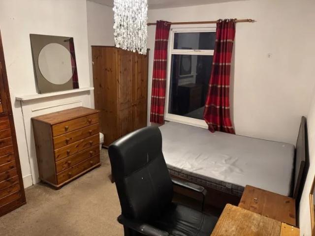 Room at Ladbroke Road, Reigate and Banstead
