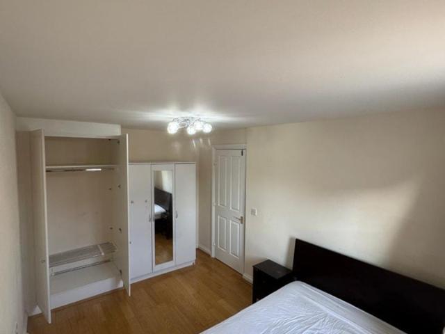 Room at Lake Close, Greater London