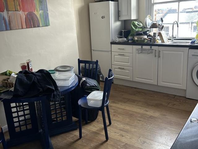 Room at Lakeside Road, Greater London