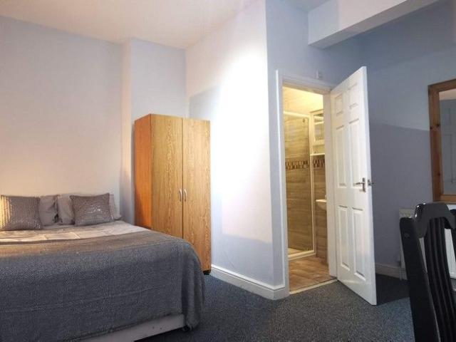 Room at Lambton Street, Hull