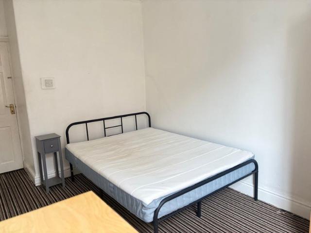 Room at Lambton Road, Liverpool