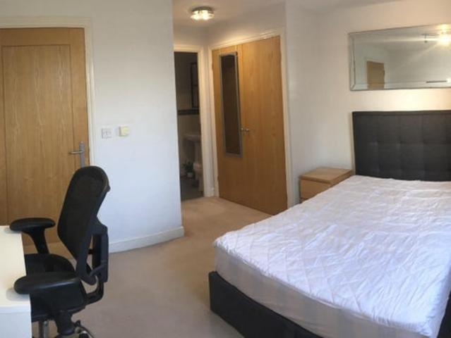 Room at Lambert's Road, Greater London