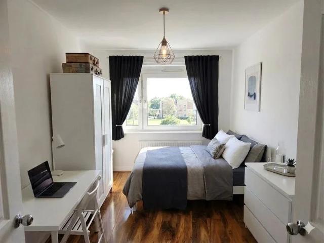 Room at Lampeter Square, Greater London