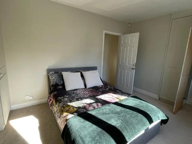 Room at Lannoy Road, Greater London