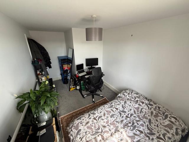 Room at Lancaster Avenue, Greater London