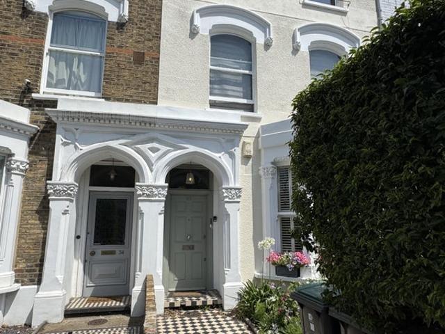 Room at Lancaster Road, Greater London