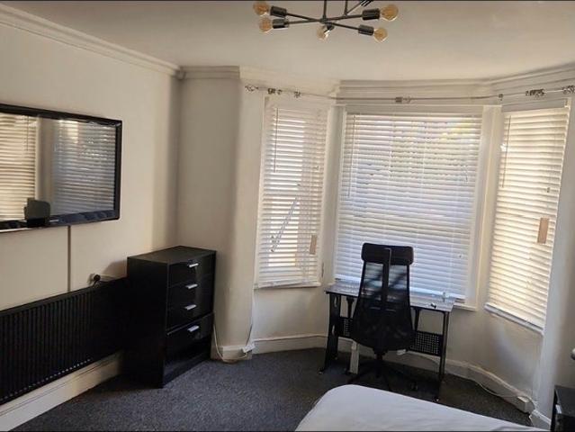 Room at Lancaster Road, Greater London