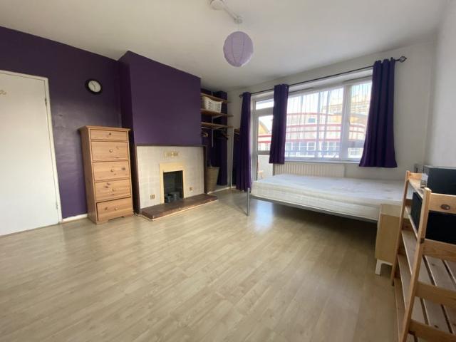 Room at Lancaster Street, Greater London