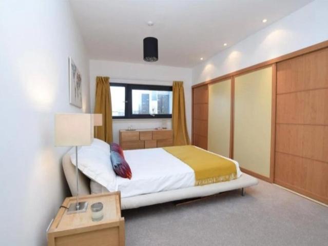 Room at Lancefield Quay, Glasgow