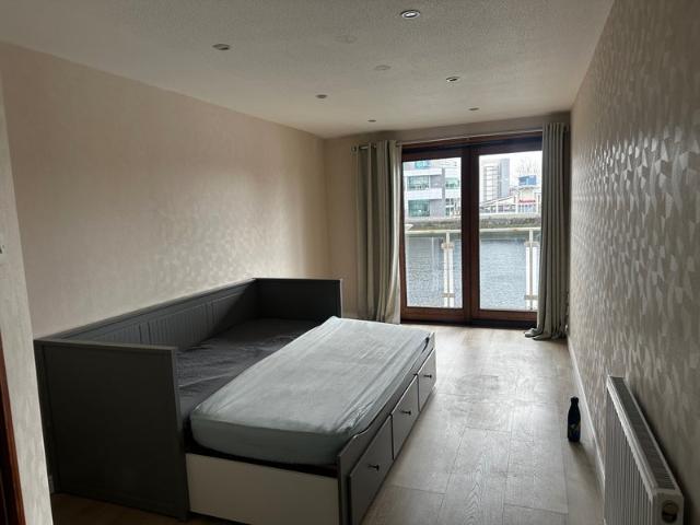 Room at Lancefield Quay, Glasgow