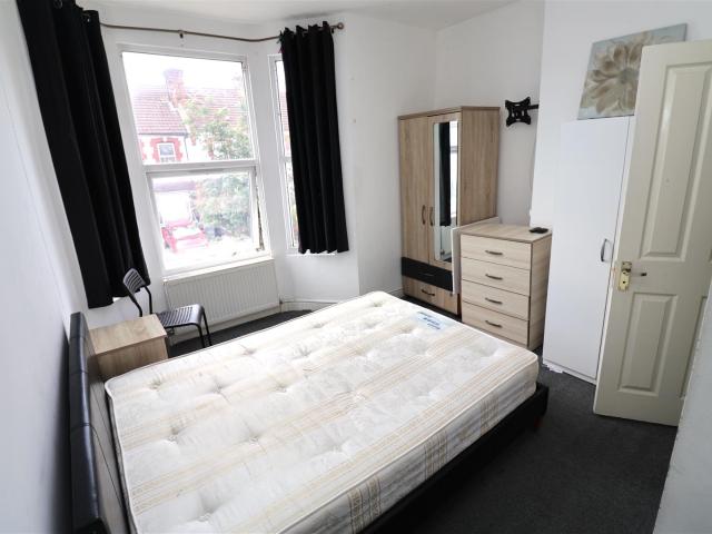 Room at Lancelot Road, Greater London