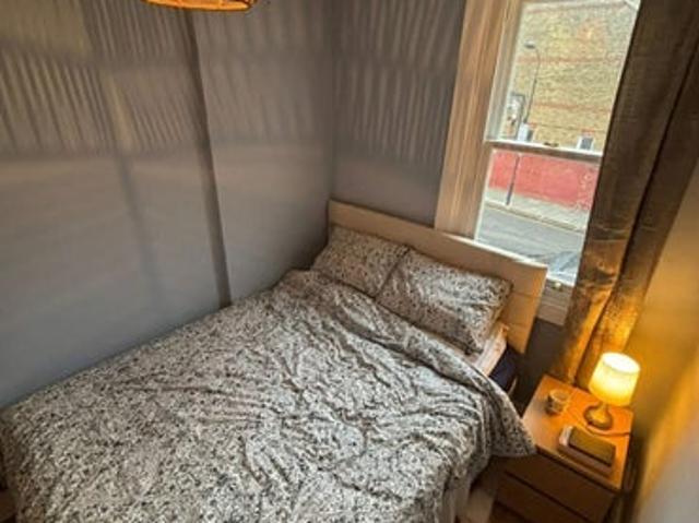 Room at Langthorne Street, Greater London