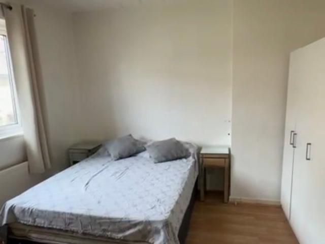Room at Lang Street, Greater London