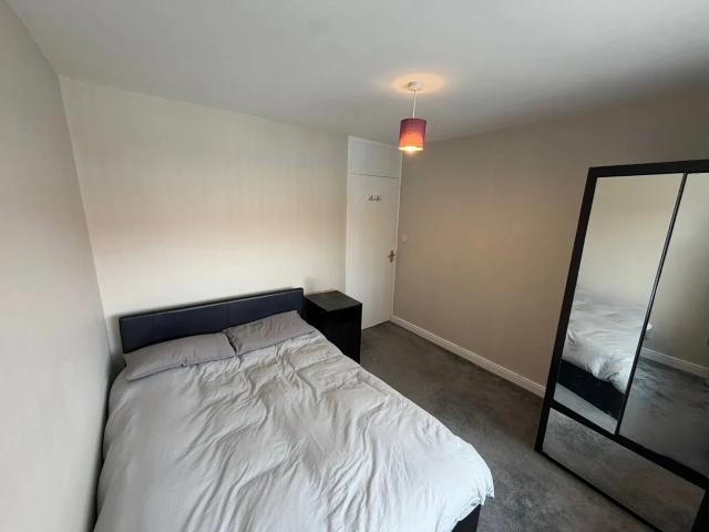 Room at Langbar Gardens, Leeds