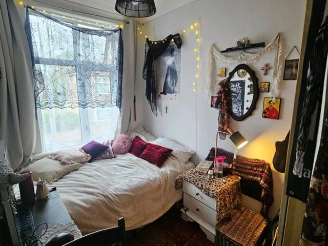 Room at Langdale Road, Bristol