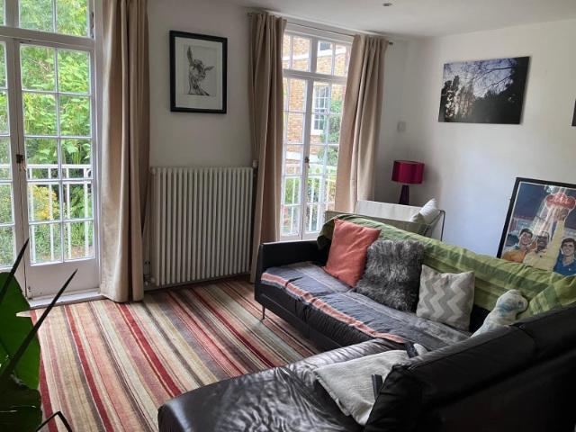 Room at Langford Green, Greater London