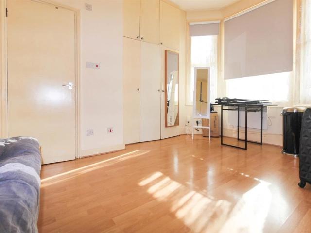 Room at Langham Road, Greater London
