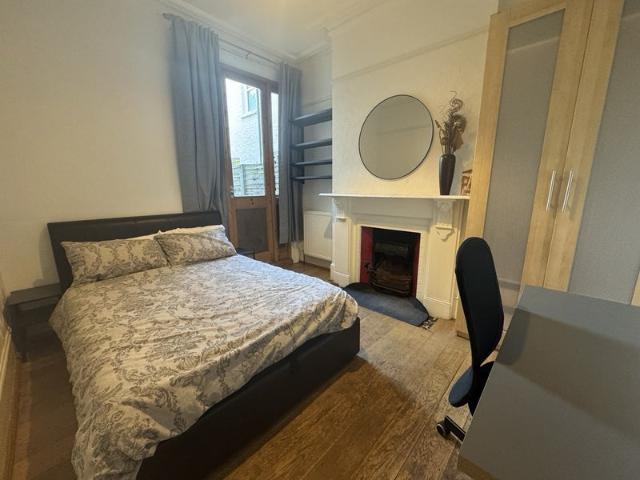 Room at Langham Road, Greater London