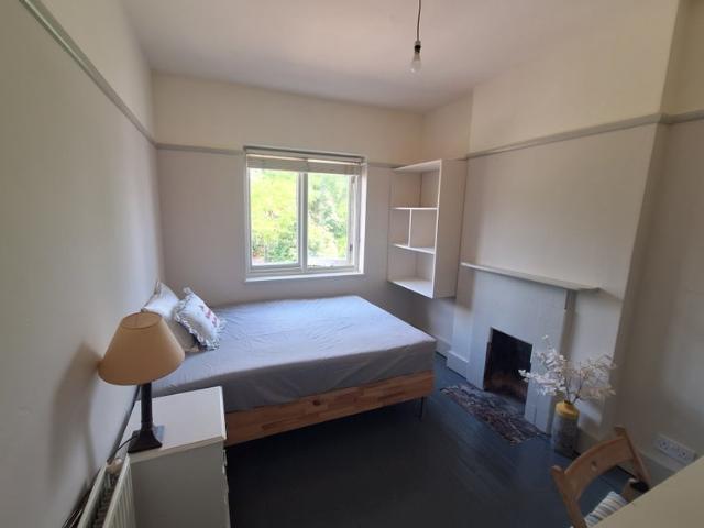 Room at Lansdowne Road, Greater London