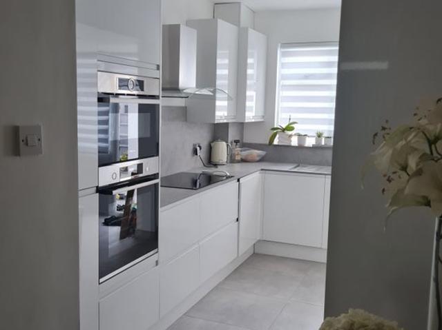 Room at Lansdowne Road, Greater London