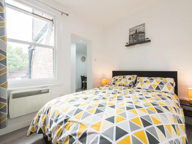 Room at Lansdowne Road, Greater London
