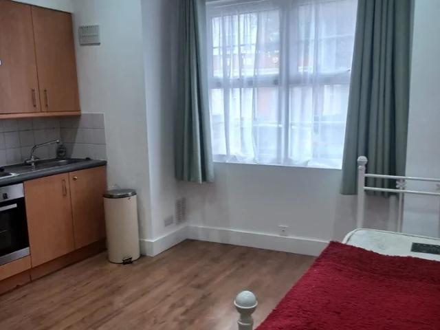 Room at Larch Road, Greater London