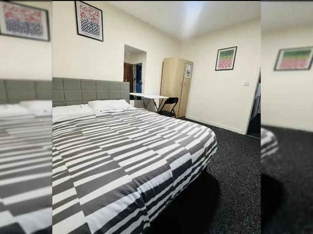 Room at Lawes Way, Greater London