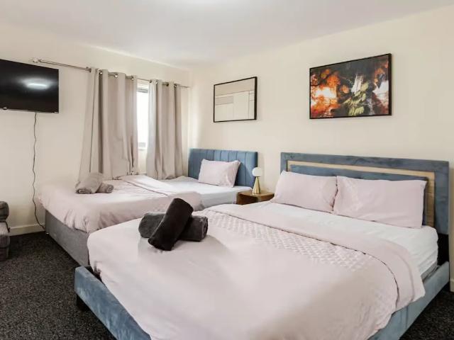 Room at Lawes Way, Greater London