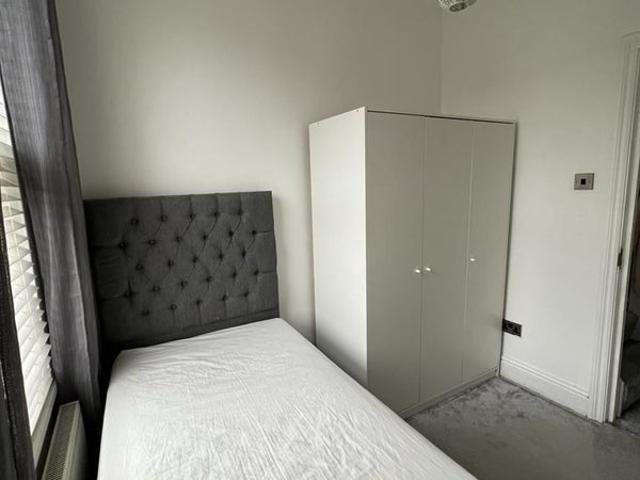 Room at Lawrence Road, Greater London