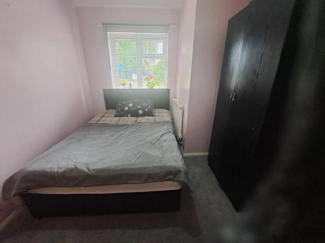 Room at Lawrence Way, Greater London