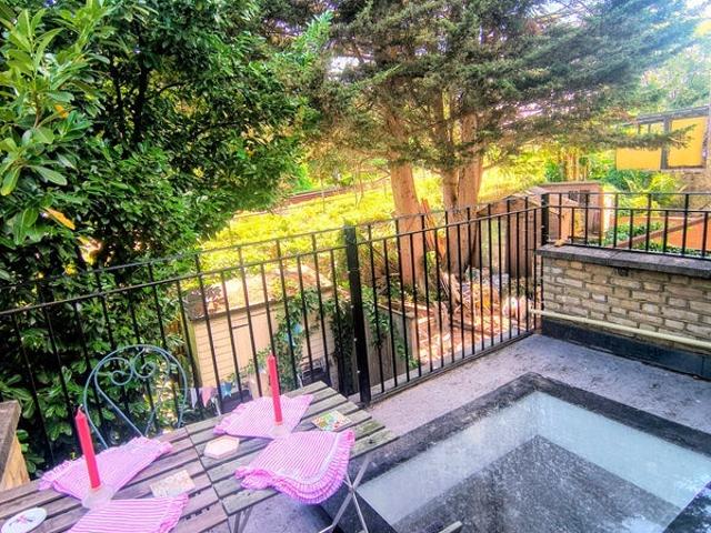 Room at Latchmere Road, Greater London