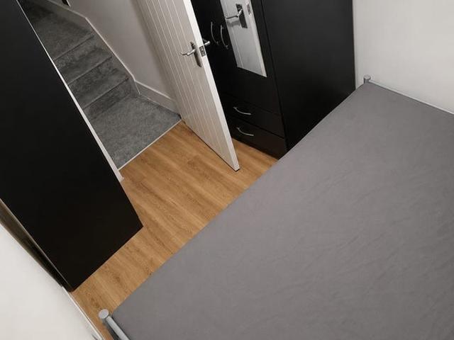 Room at Latimer Avenue, Greater London