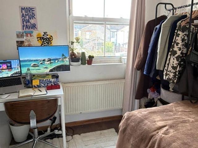 Room at Latimer Avenue, Greater London