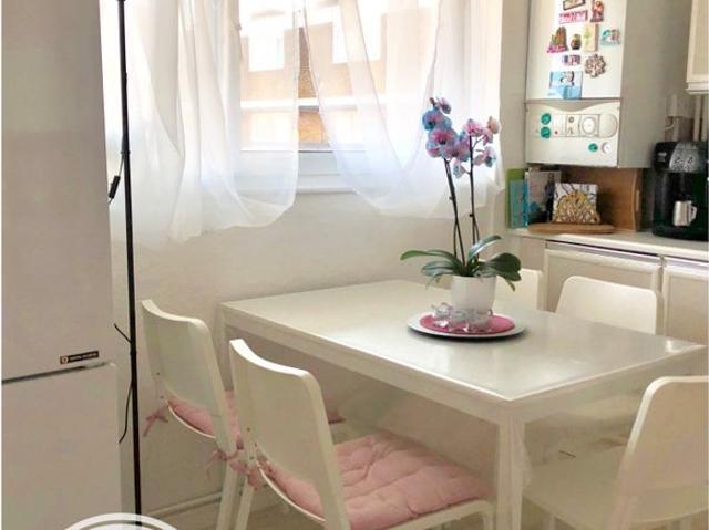 Room at Laundry Road, Greater London
