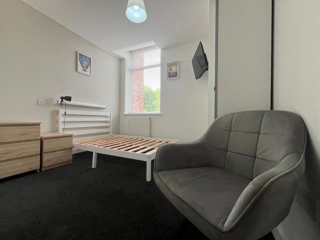 Room at Lauderdale Street, Preston