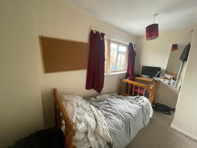 Room at Laugherne Road, Worcester