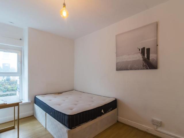 Room at Laura Street, Pontypridd