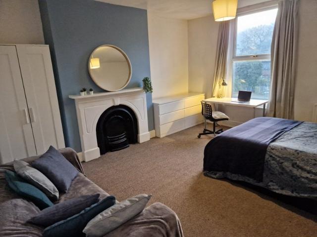 Room at Laurel Road, Liverpool