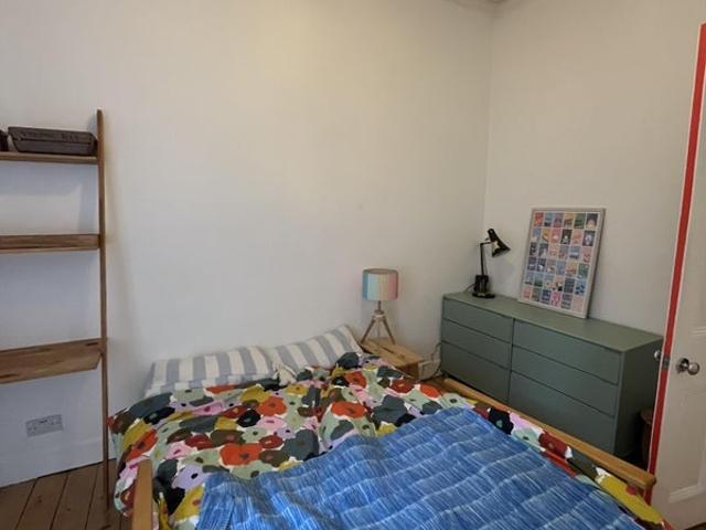 Room at Laurel Street, Glasgow